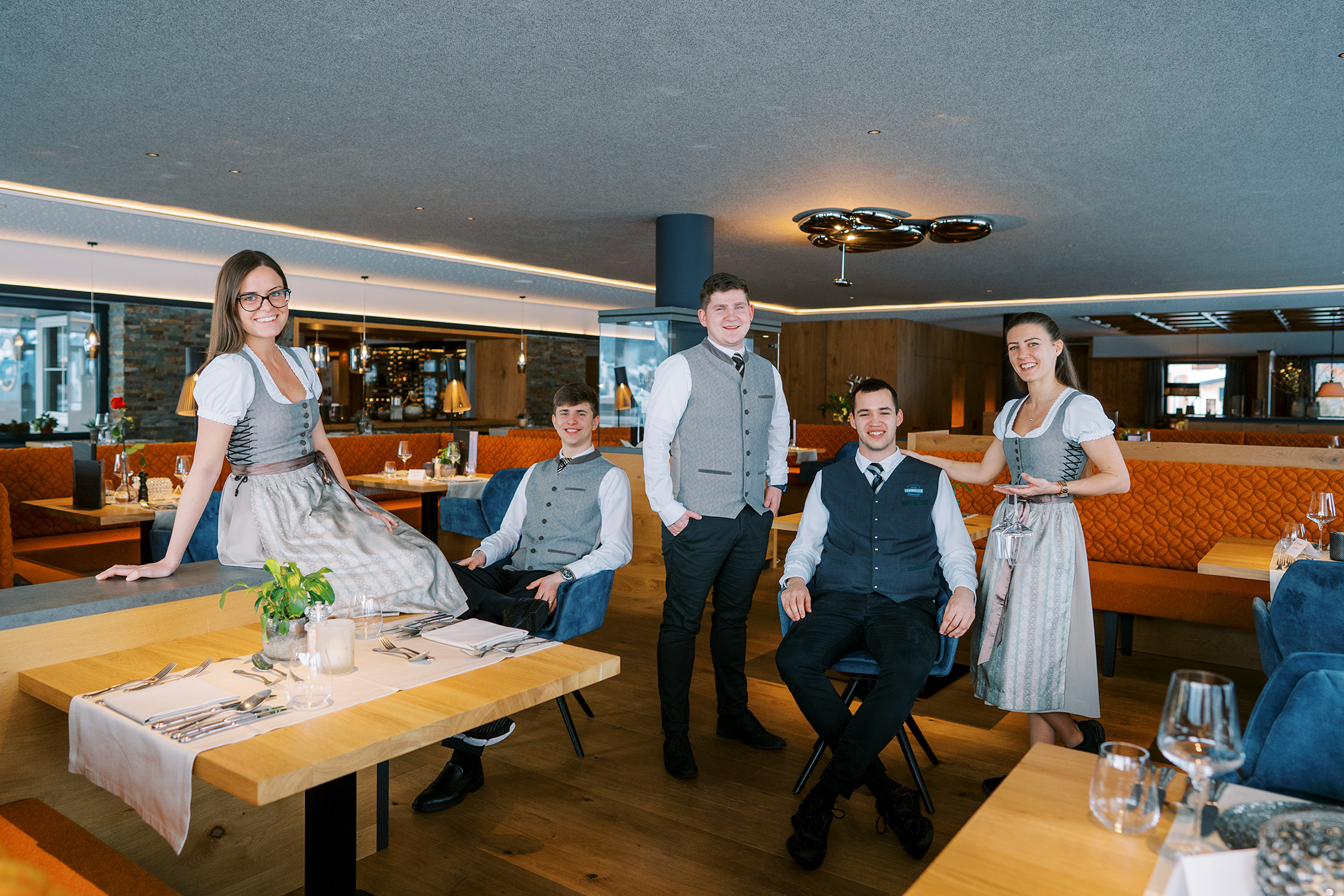 Chef de Rang/ Stationskellner (M/W) (von April bis Ende Mai 2024)